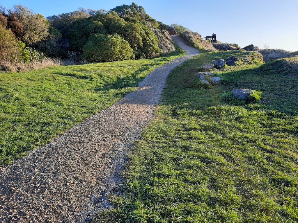 Halswell Quarry - Rim Track | Accessible walking tracks | Accessibel